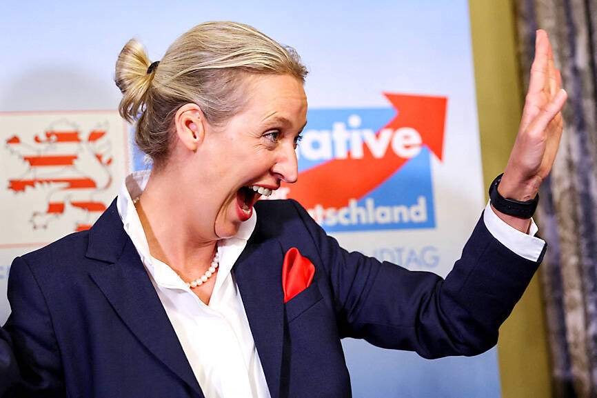 Scholz’s coalition counts cost of heavy poll losses - Taipei Times