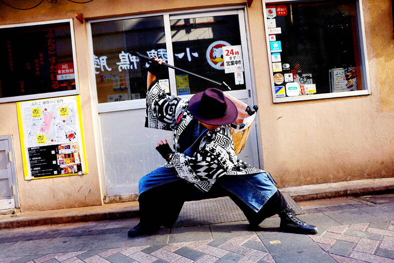 Trash-collecting samurai clean up Tokyo’s streets - Taipei Times