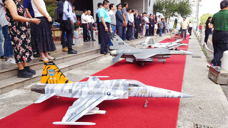 Model jets exhibited - Taipei Times