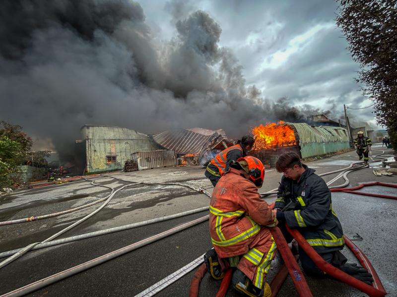 Firefighters battling blaze at New Taipei factory - Taipei Times