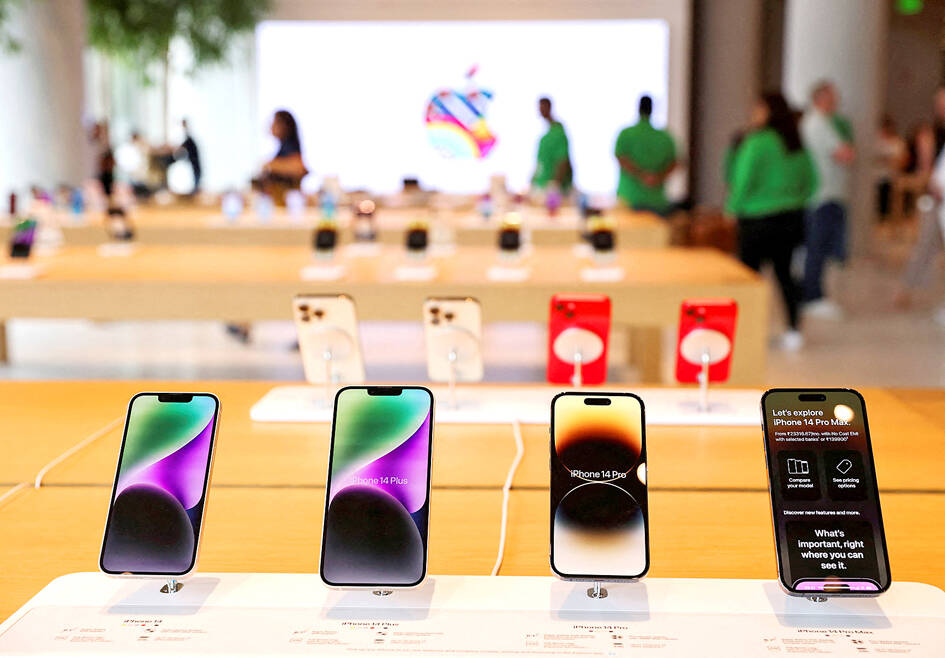 Apple passes Samsung as world’s top phone maker - Taipei Times