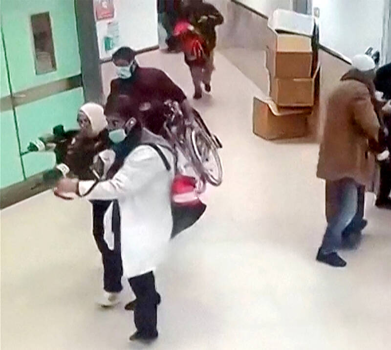 Undercover Israeli forces raid hospital - Taipei Times