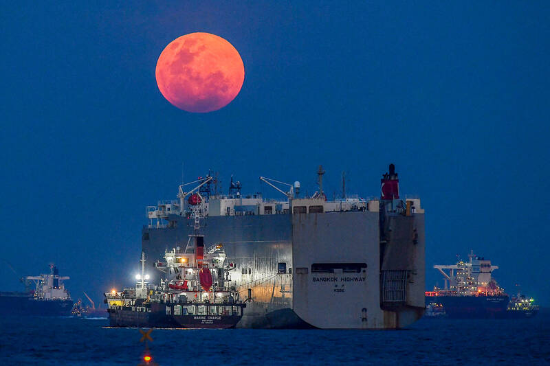 March moon - Taipei Times