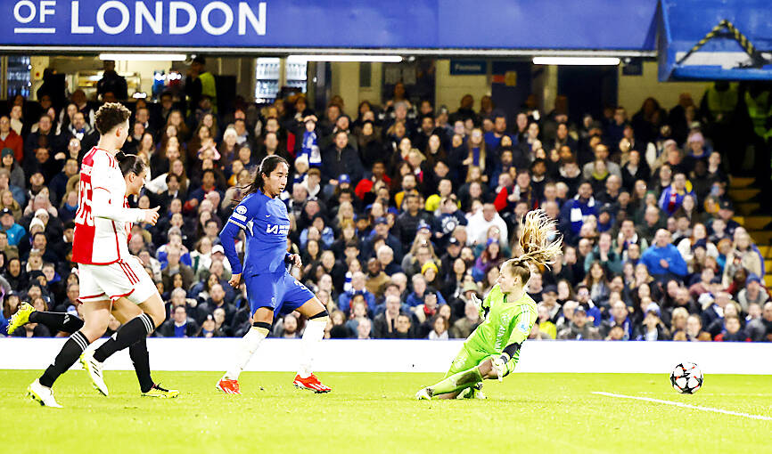 Chelsea, Lyon advance to semi-finals - Taipei Times