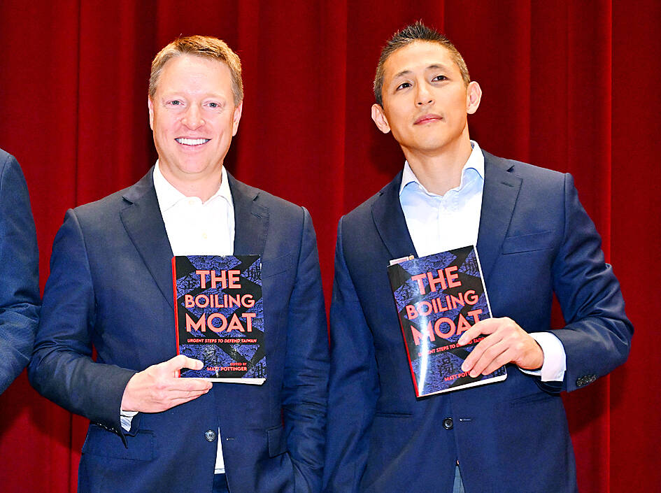 US expert advises strength - Taipei Times