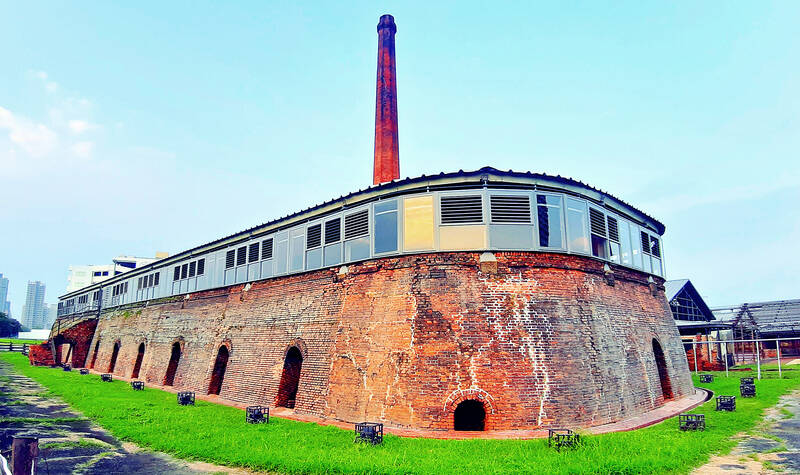 Taiwan in Time: Clash of the brick giants - Taipei Times