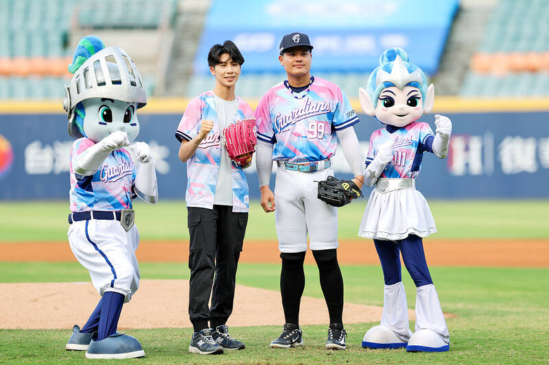 First pitch - Taipei Times
