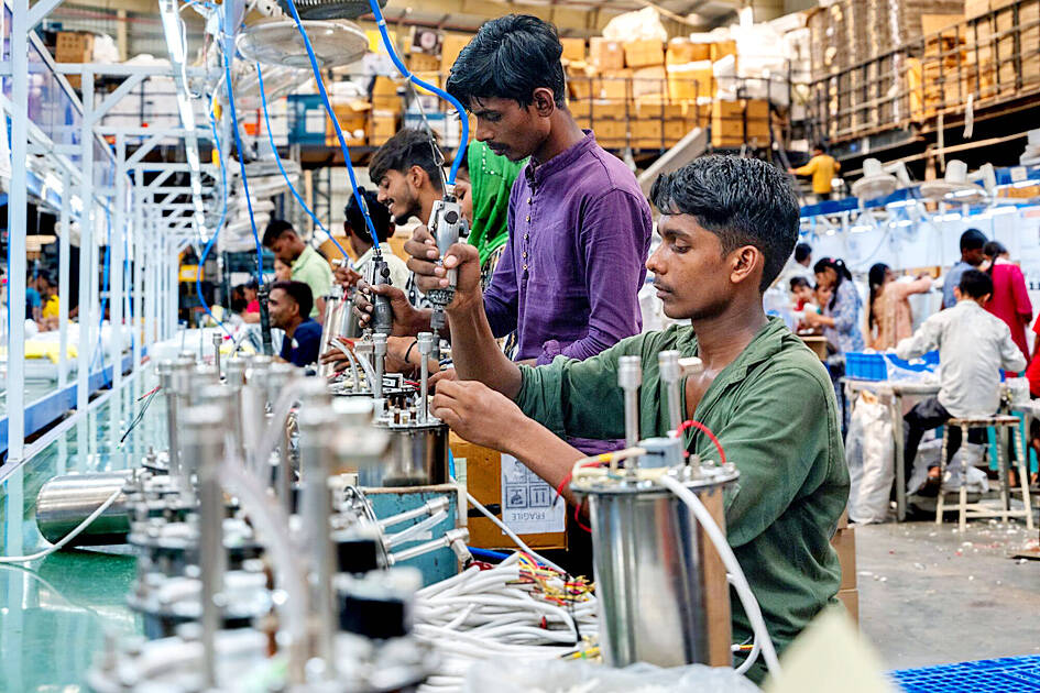 Indian conglomerates set to spend US$800bn: S&P - Taipei Times