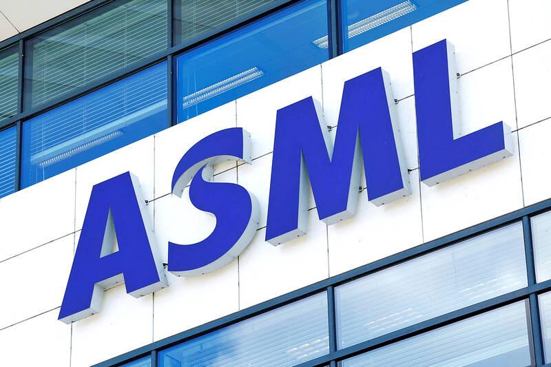ASML shares plunge as bookings miss signals chipmaker woes - Taipei Times