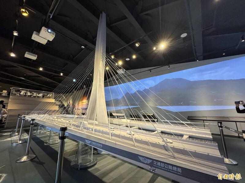 Tamkang Bridge to be world-class attraction: MOTC - Taipei Times