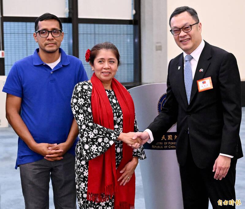 Belize, St Lucia governors-general arrive for National Day - Taipei Times